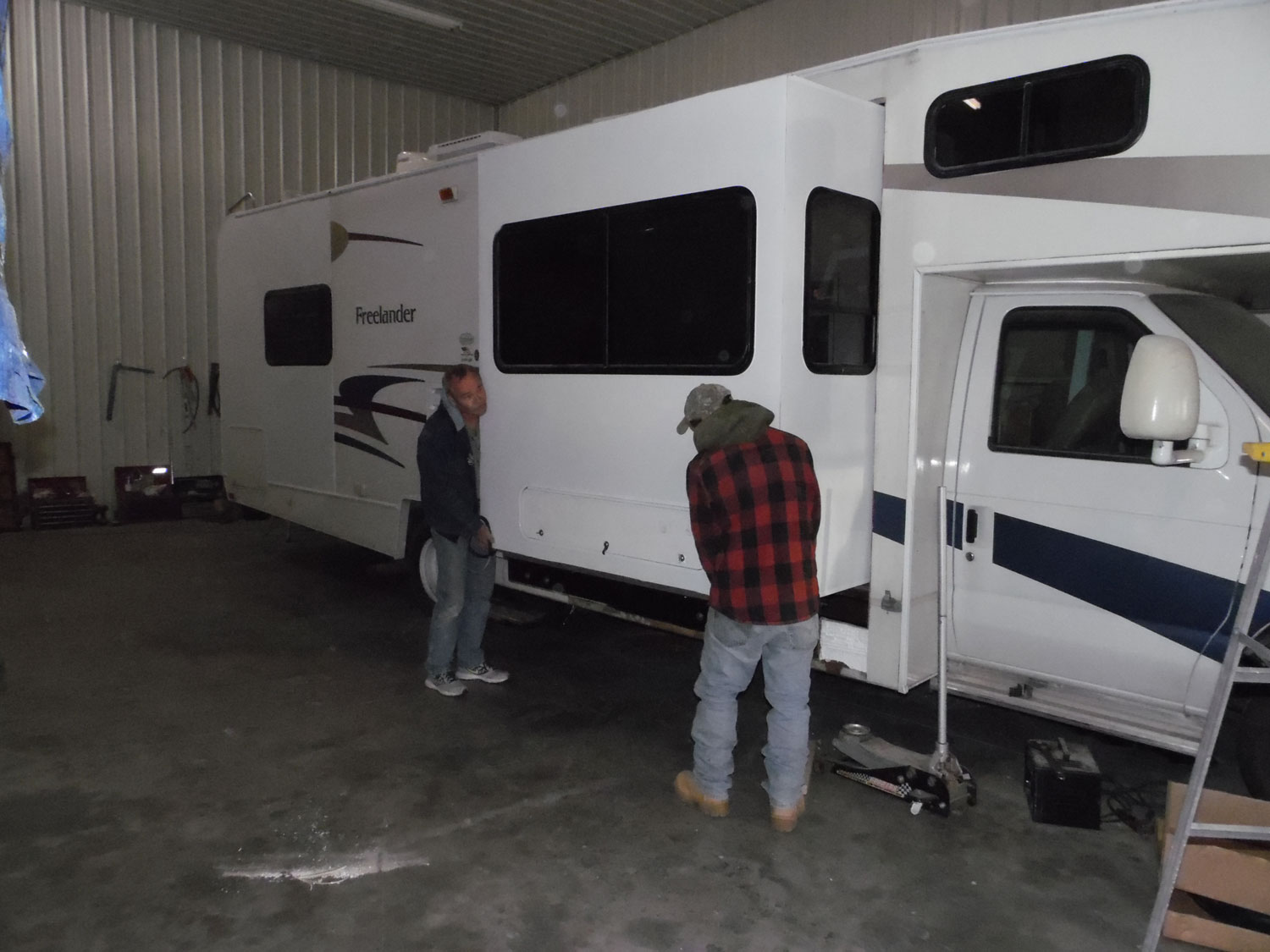 install-a-new-slide-out-for-RV – Hancock RV Repair, Custom Off-Grid ...